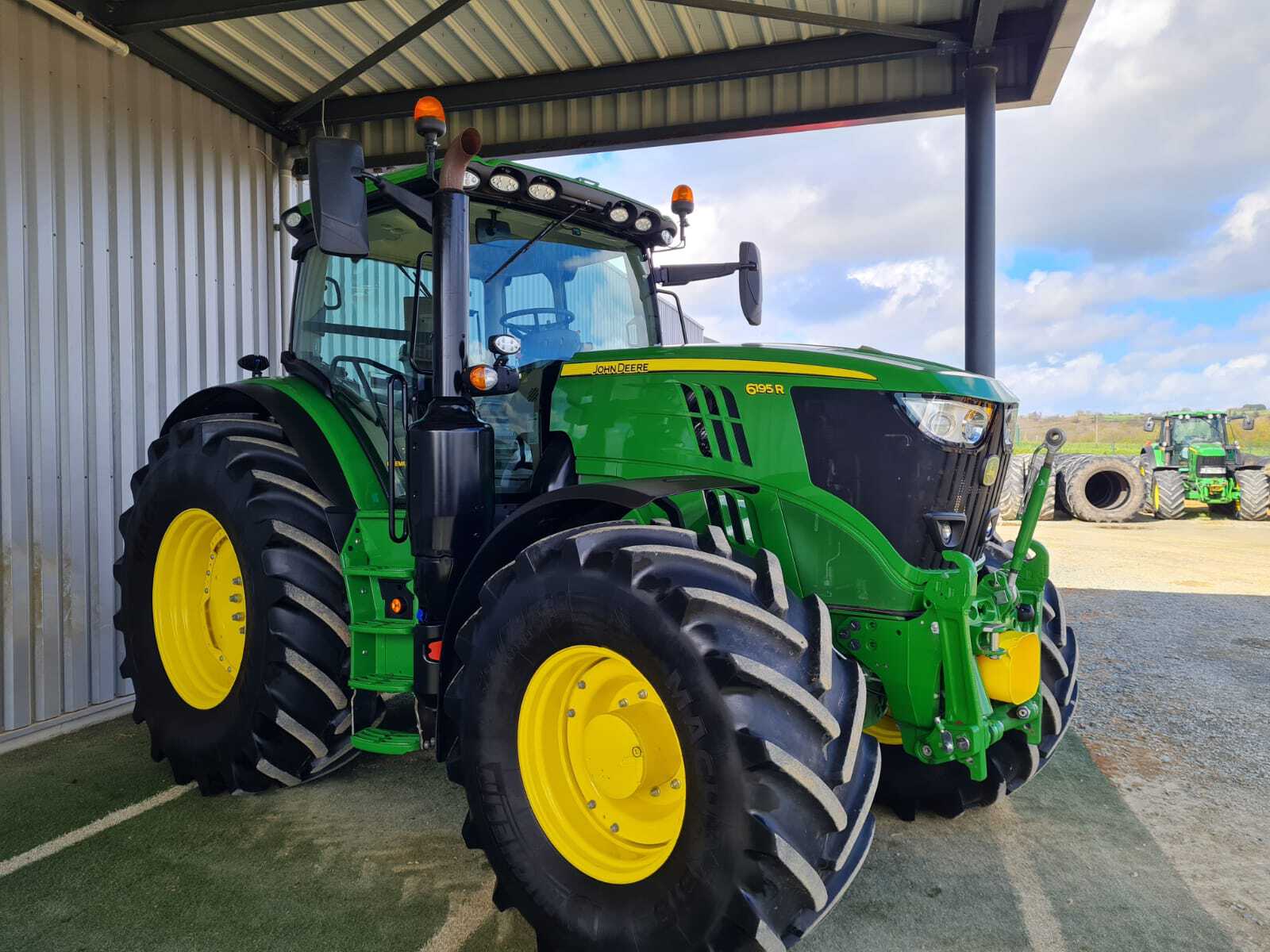 JOHN DEERE 6195R