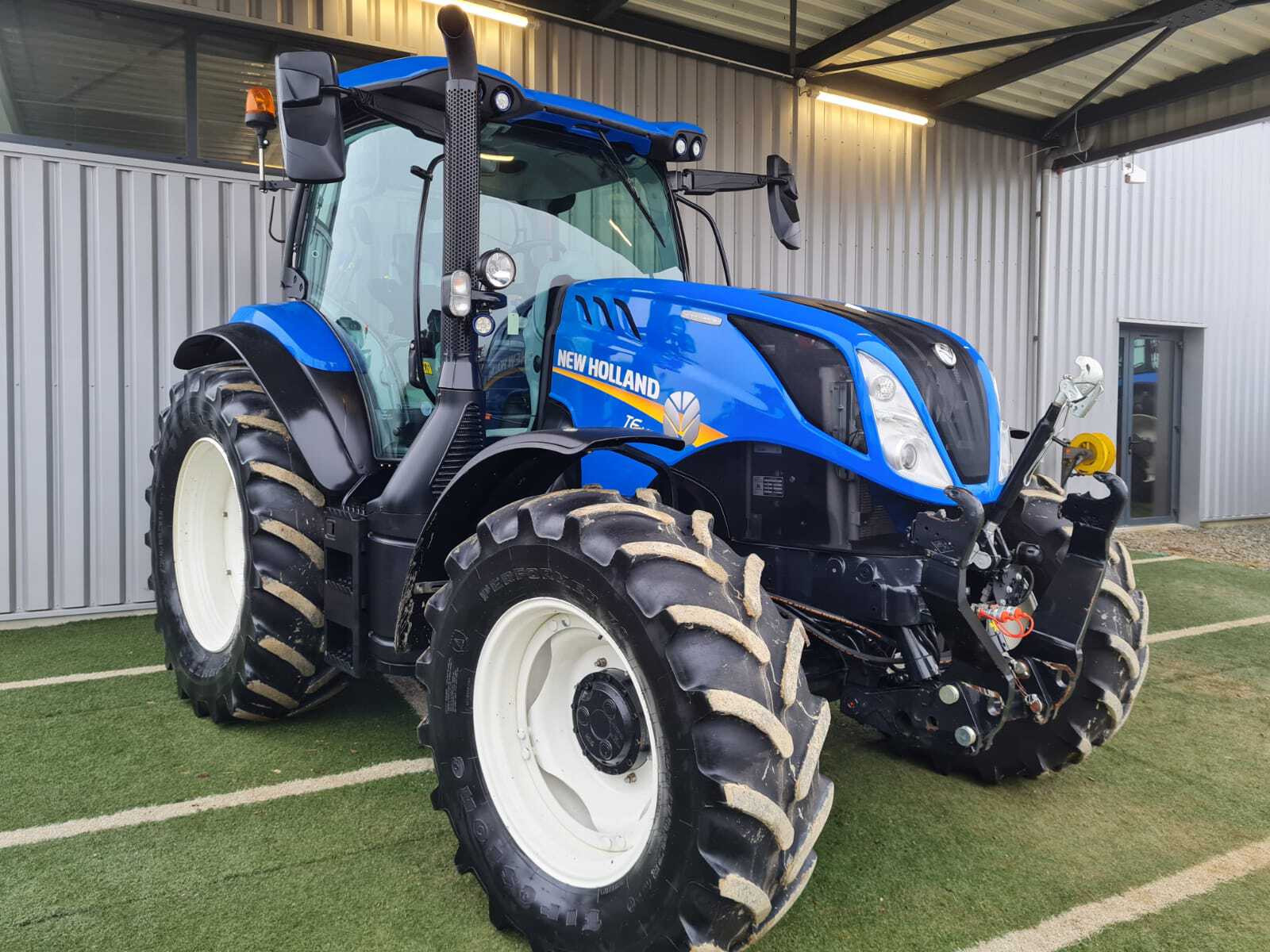 NEW HOLLAND T6.145 DC